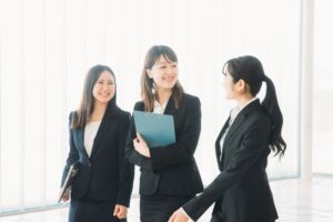 2026年卒就活が解禁！内定率すでに4割 売り手市場で学生が重視するポイントは？ - coki (公器）