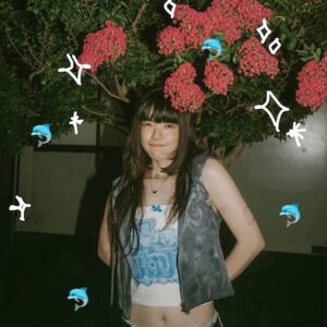 あいみょん左腕タトゥー発覚でNHK出演に影響？YOASOBI・優里らとの共通点と日本のタトゥー観 - coki (公器）